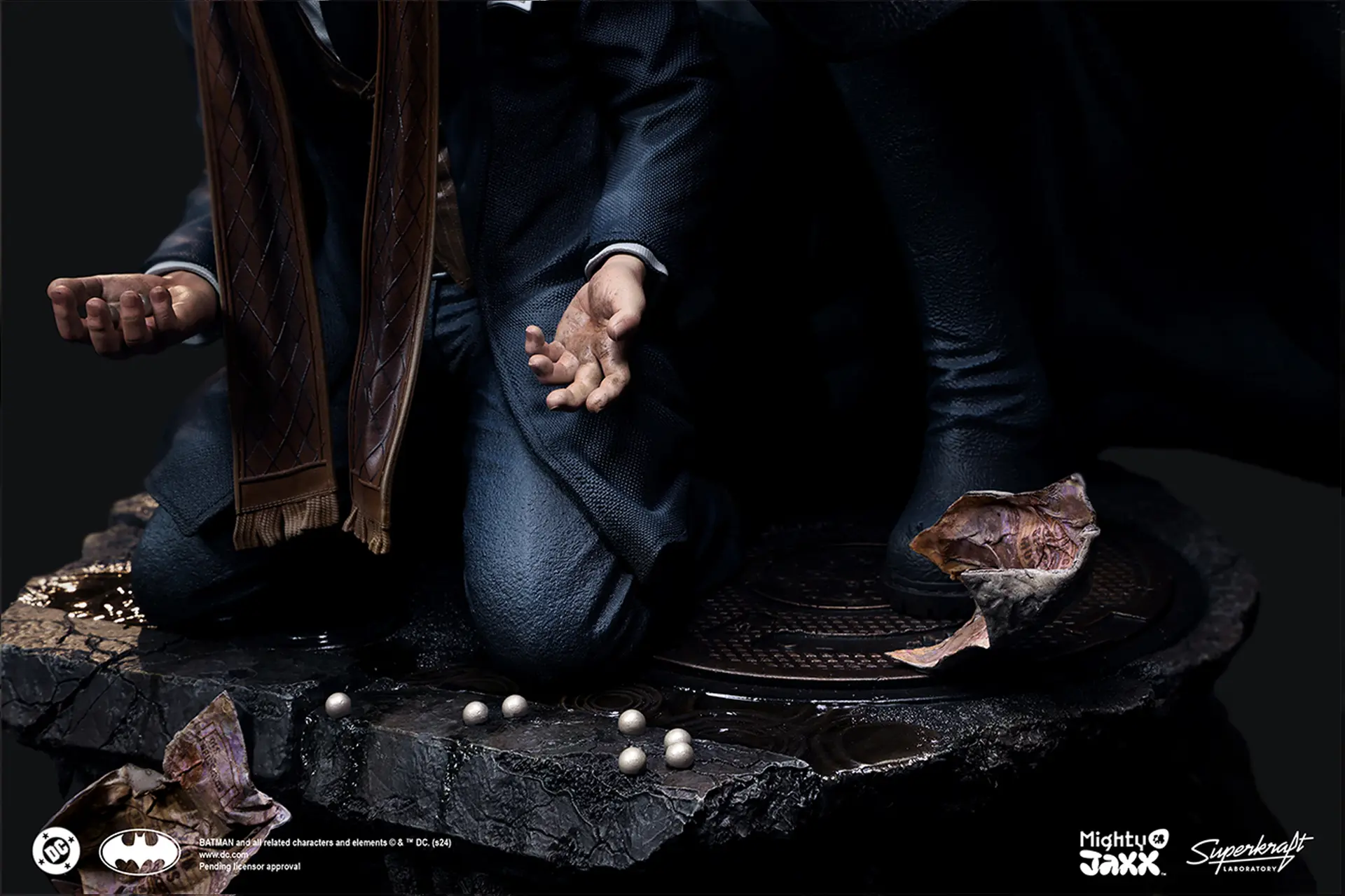 Mighty Jaxx / Superkraft Laboratory: Batman Birth of Justice 1/4 Statue ...
