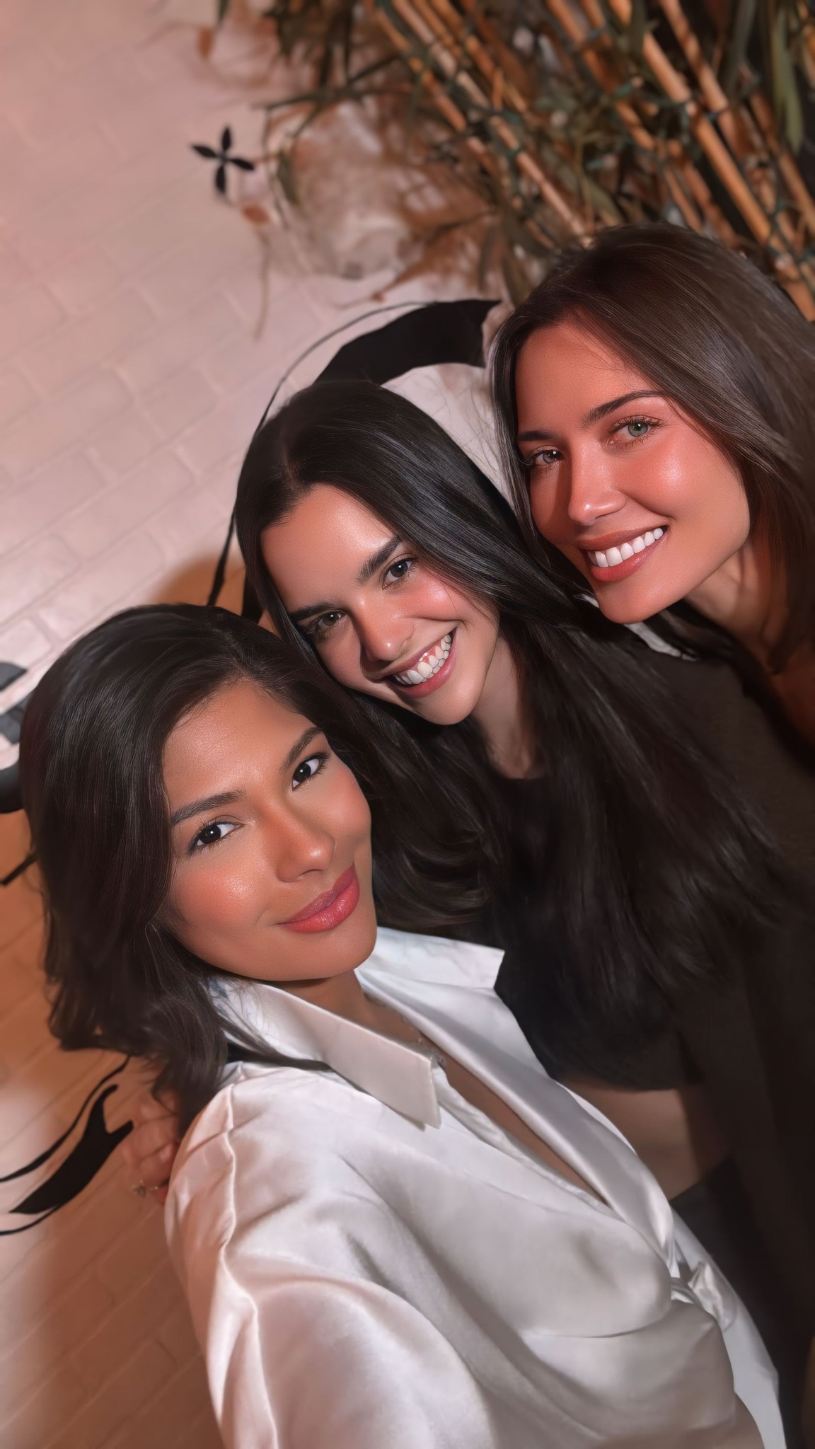 Miss Universe - Sheynnis Palacios Cornejo junto a Amanda Dudamel # ...