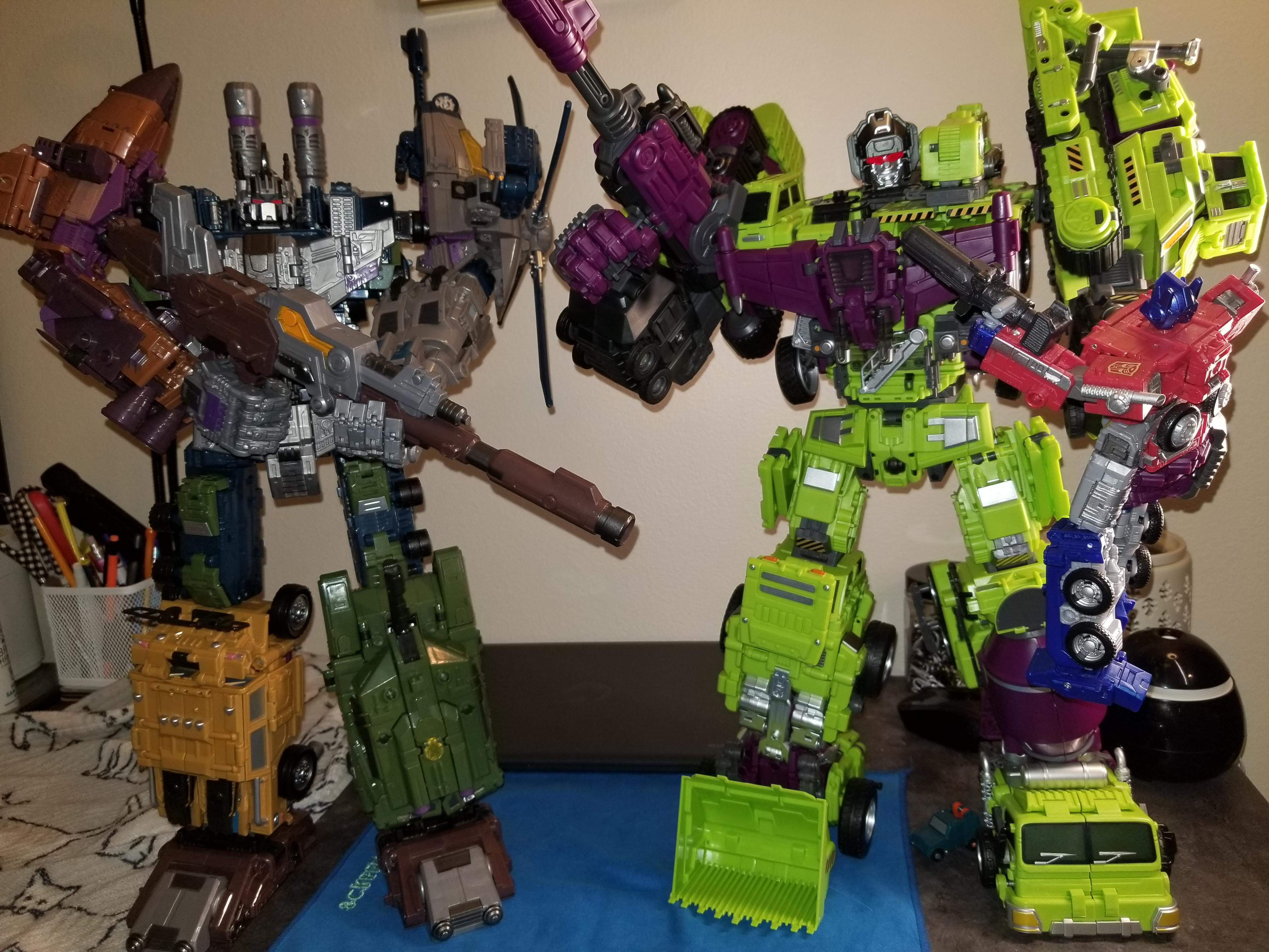 Got my Oversized Warbotron today! : r/transformers