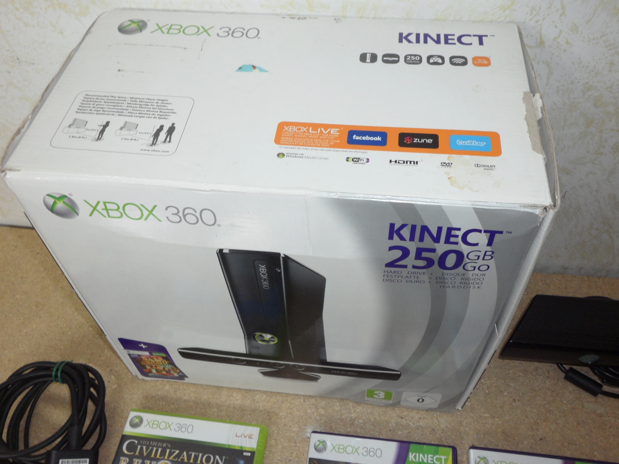 Xbox 360 250GB + Kinect + 2 Ovladače + Krabice +20 her MINECRAFT Lego ...