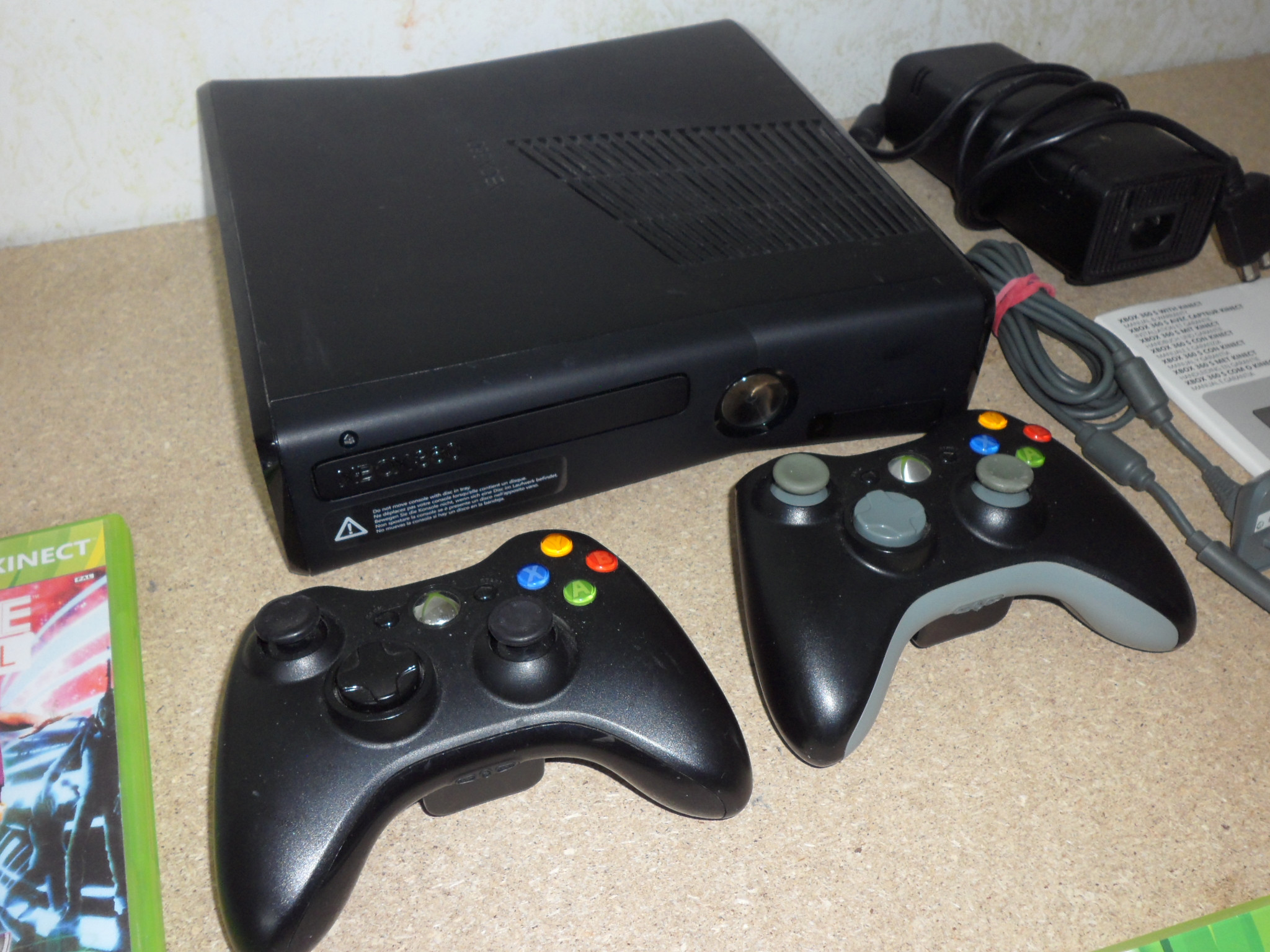 Xbox 360 250GB + Kinect + 2 Ovladače + Krabice +20 her MINECRAFT Lego ...