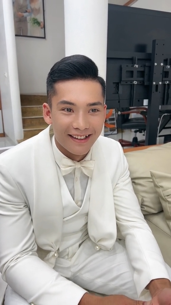 Chú rể này vửa đẹp trai vừa hiền, đúng gu của Chuột luôn hix