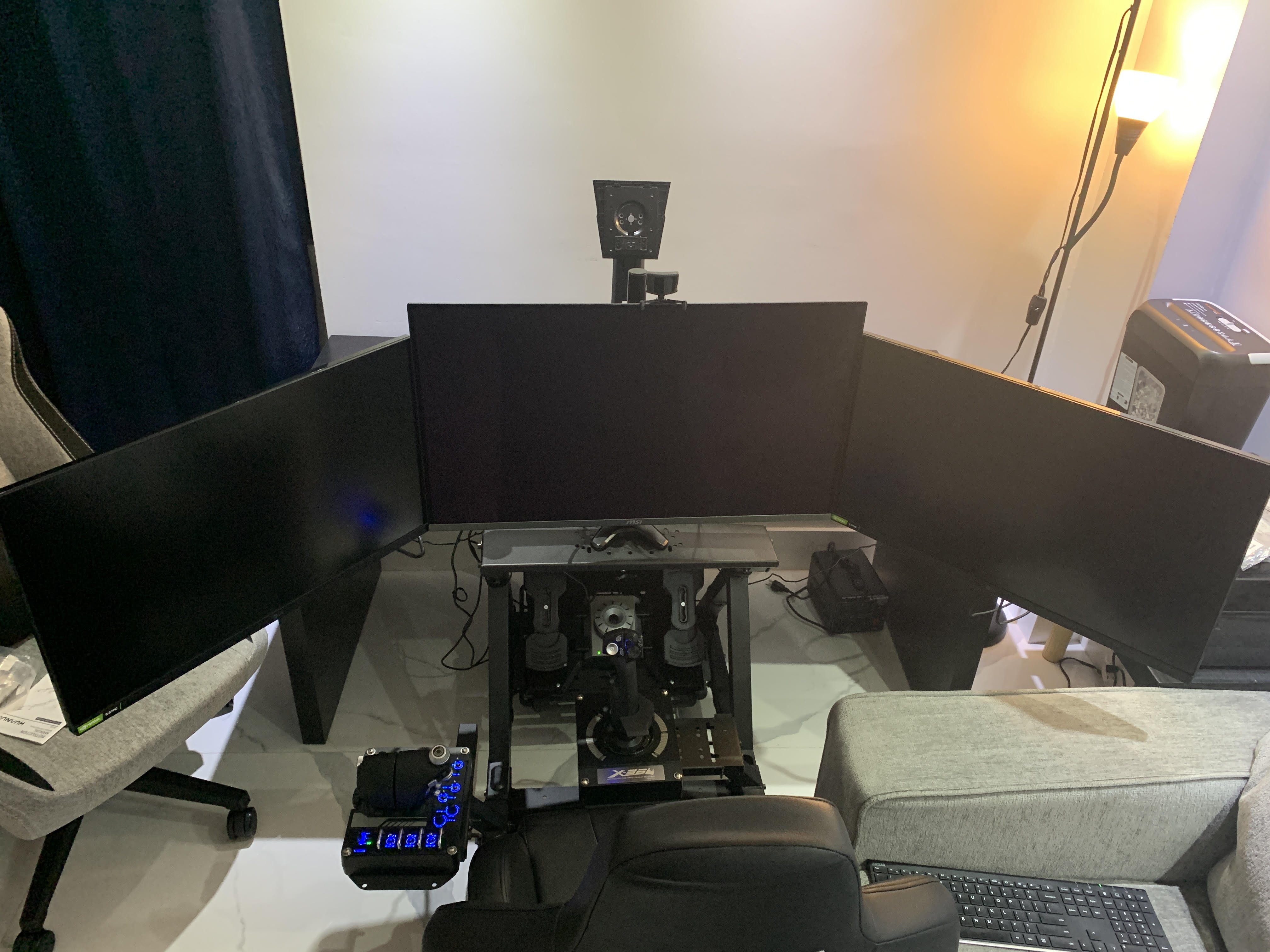 Help setting up Triple monitors, different sizes and resolutions ...