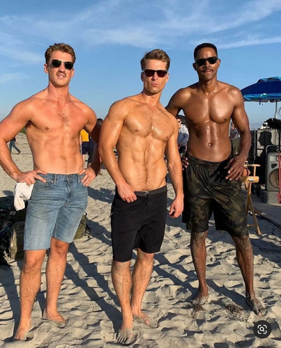 Glen Powell Page 11 Lpsg 7242